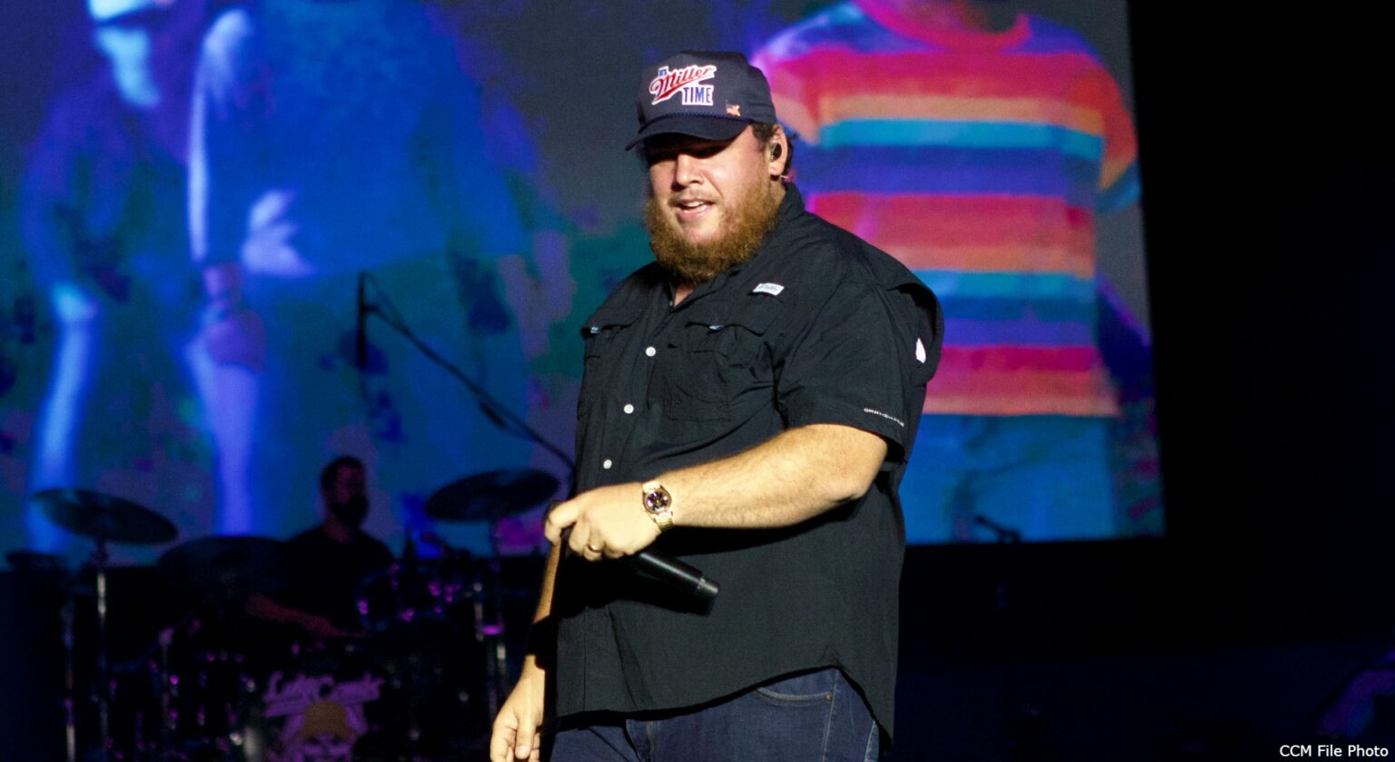 Luke Combs Apologizes to Fan Hit with $250,000 Copyright Lawsuit ...